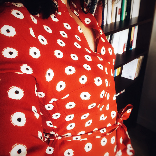 La petite robe rouge et la petite robe verte – Caroline Doudet